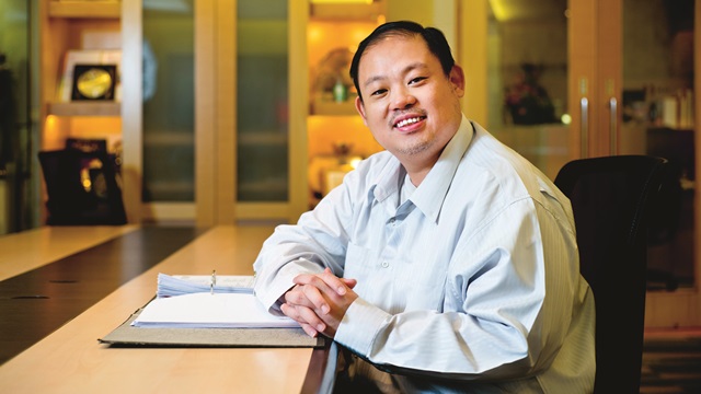 Face 2 Face with Luke Hee